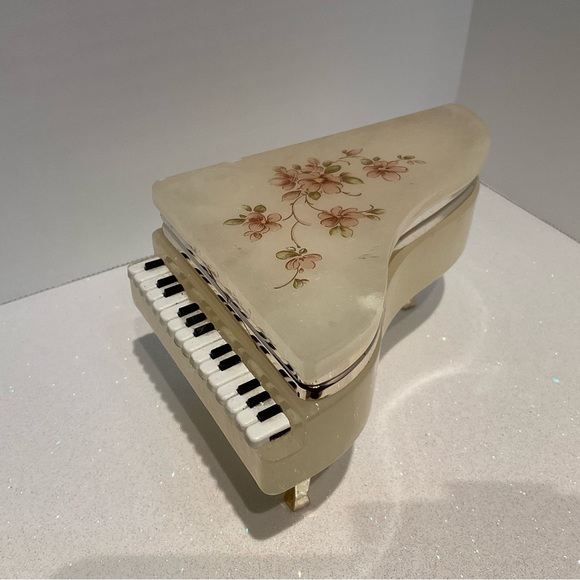 Lefton | Other | Vintage Lefton Alabaster Piano Treasure Box Rare ...